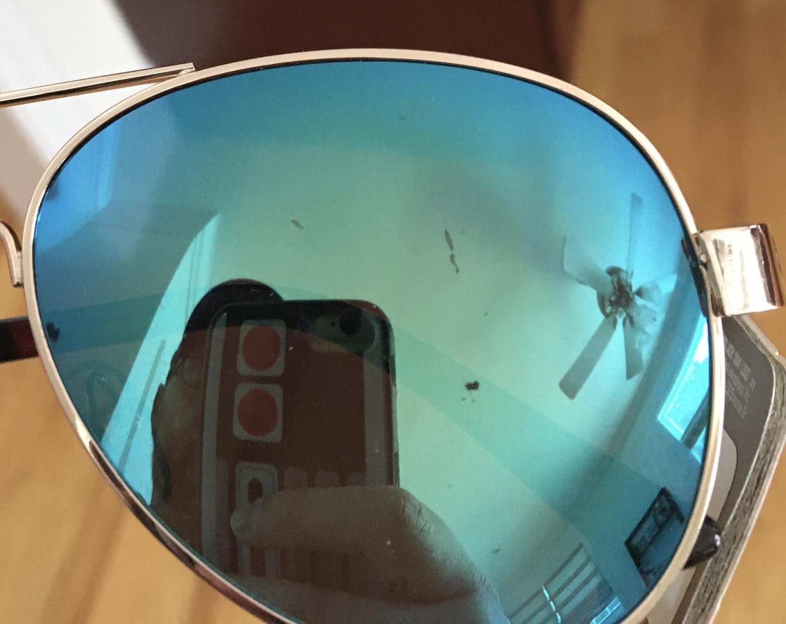 How to Remove Mirror Coating from Sunglasses: Easy DIY Guide - MirrorTopics